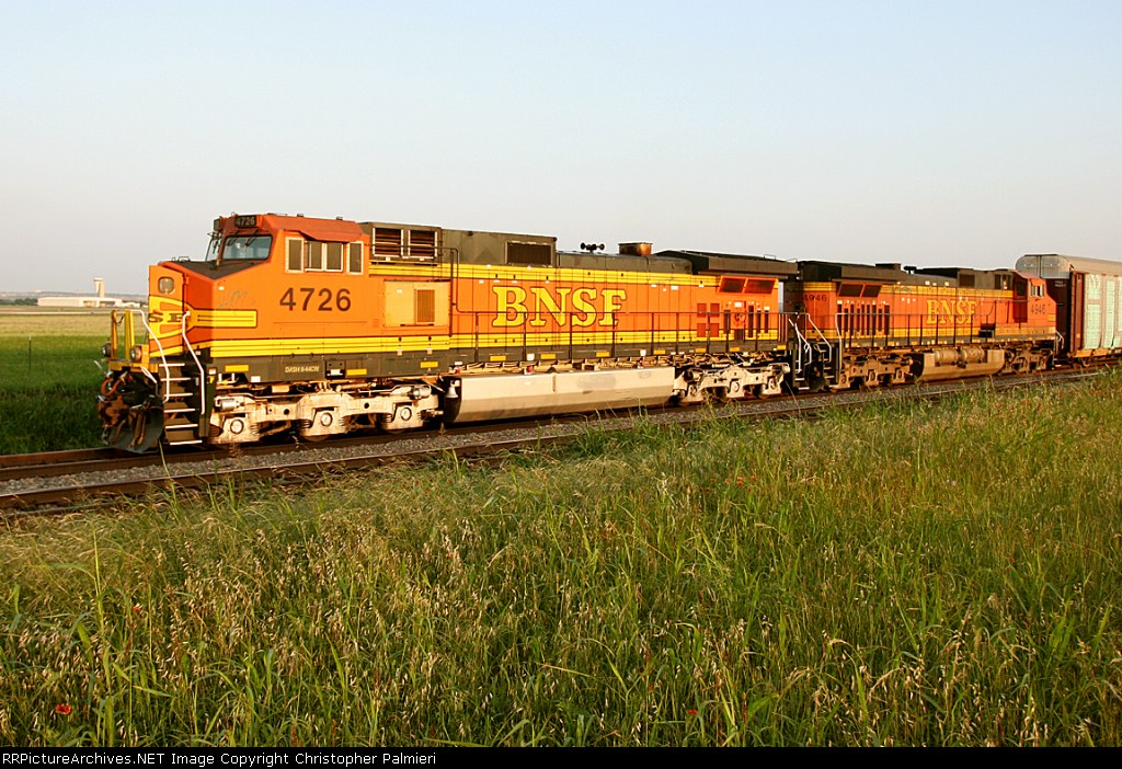 BNSF 4726 and BNSF 4946